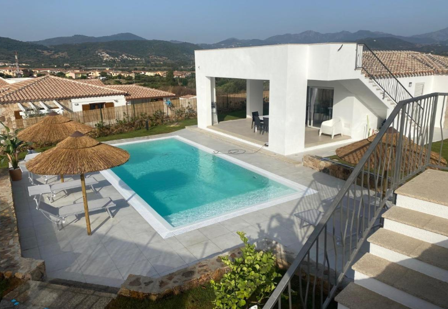 Villa Lorisa luxuriöses Ferienhaus mit Pool in Tanaunella Budoni